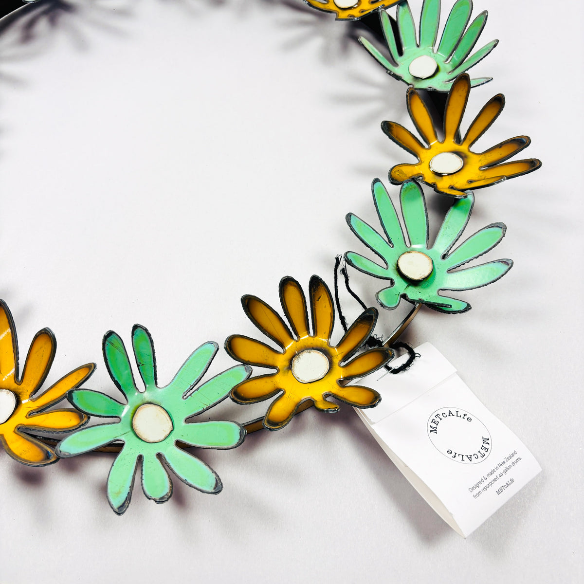 Daisy Chain Metal Flower Wreath | MetalMetcalfe